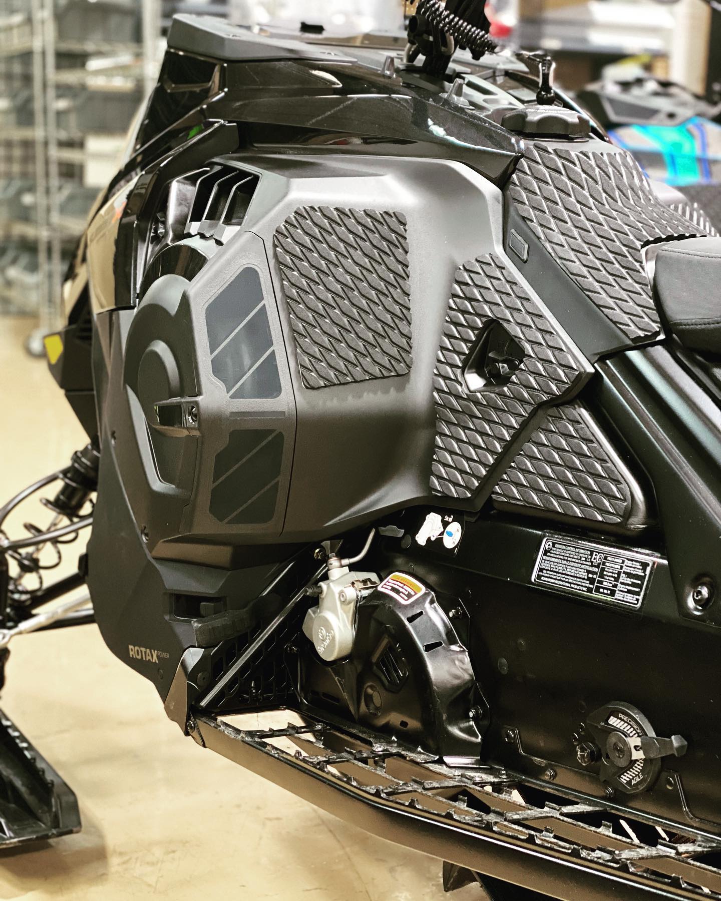 PDP Ski Doo Gen 5 Summits and Freeride Kneepads